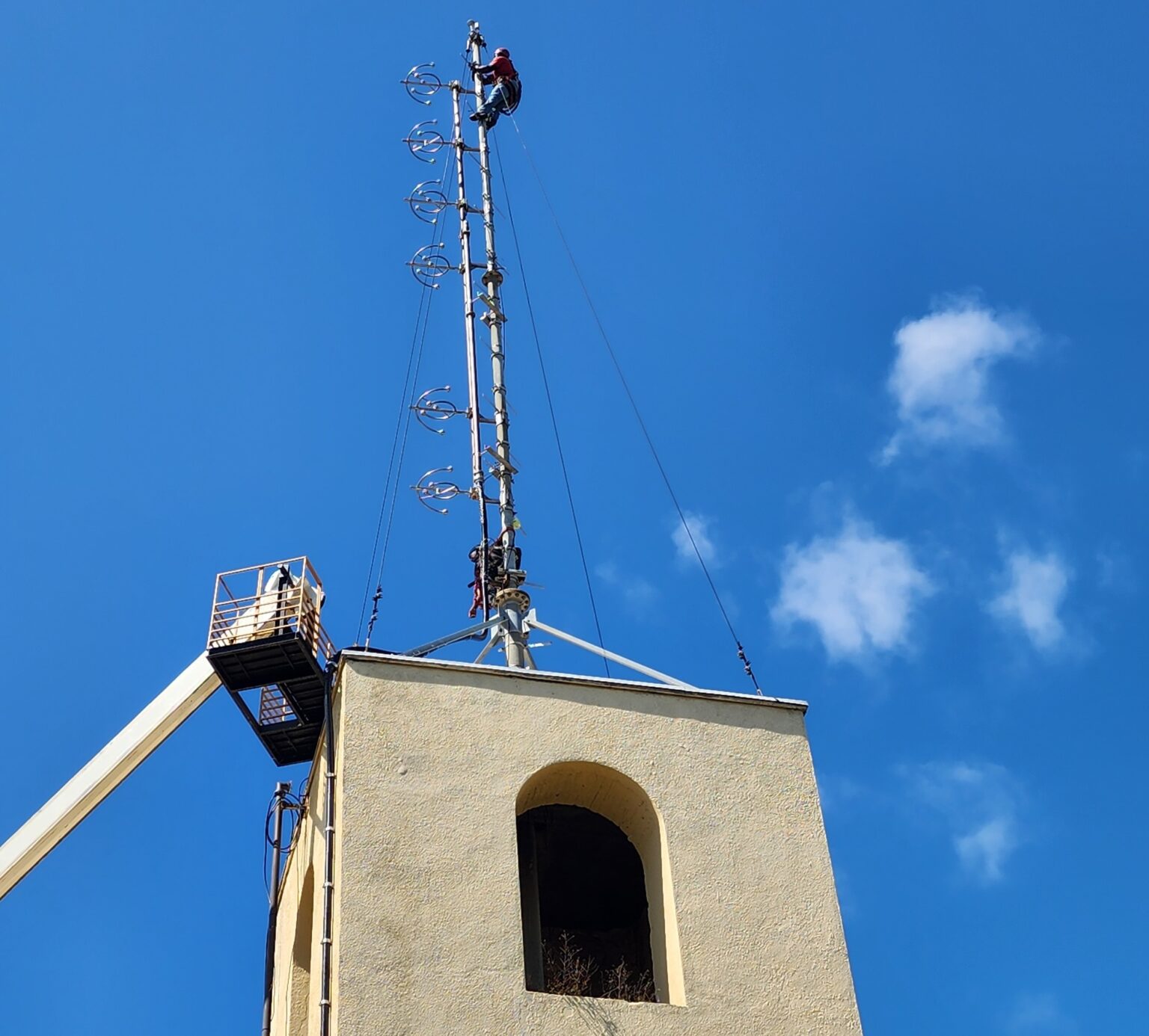 Dielectric Rings Innovation Through New FM Radio Antenna Series | Radio ...
